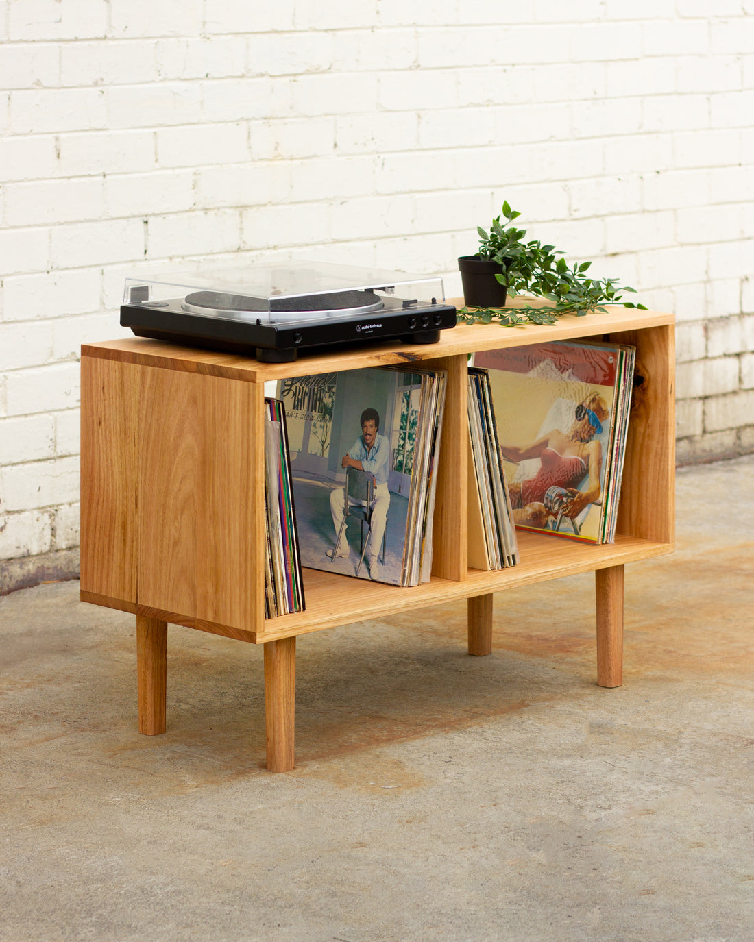 90cm Solid Tasmanian Oak Record Player Stand W/ Timber Legs – Hinsto